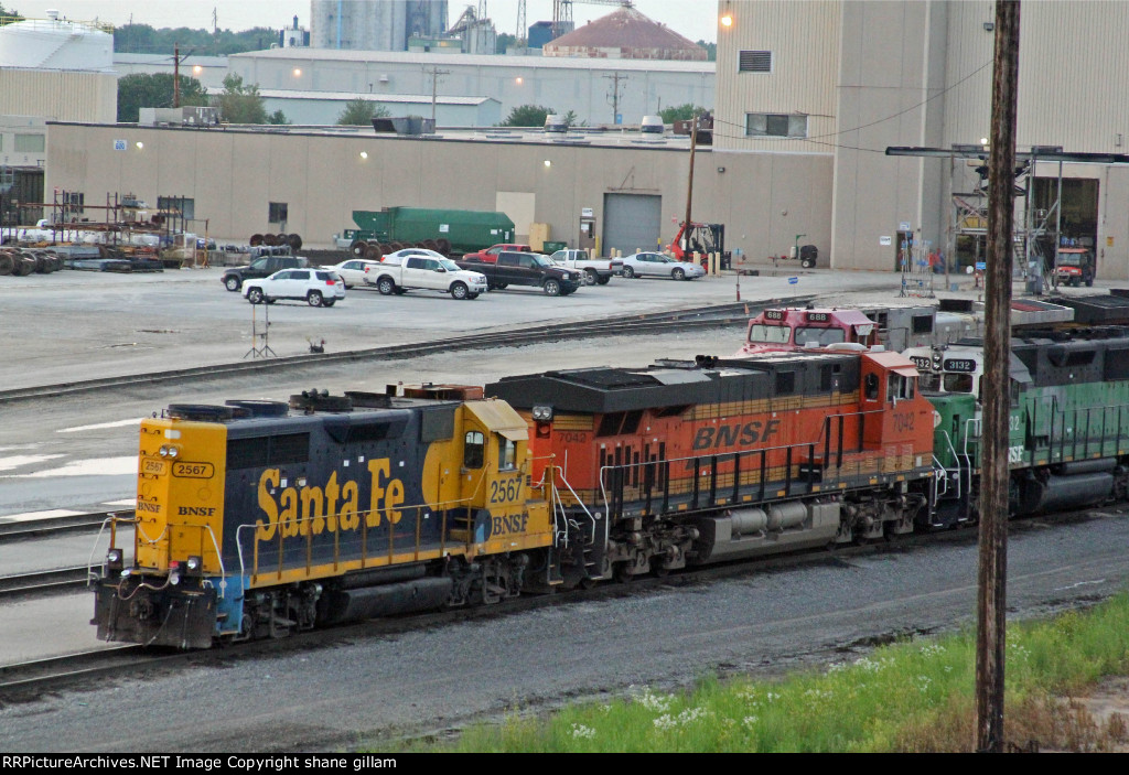 BNSF 2567 Old school power Bnsf,Atsf and Bn all in 1 shot!!!